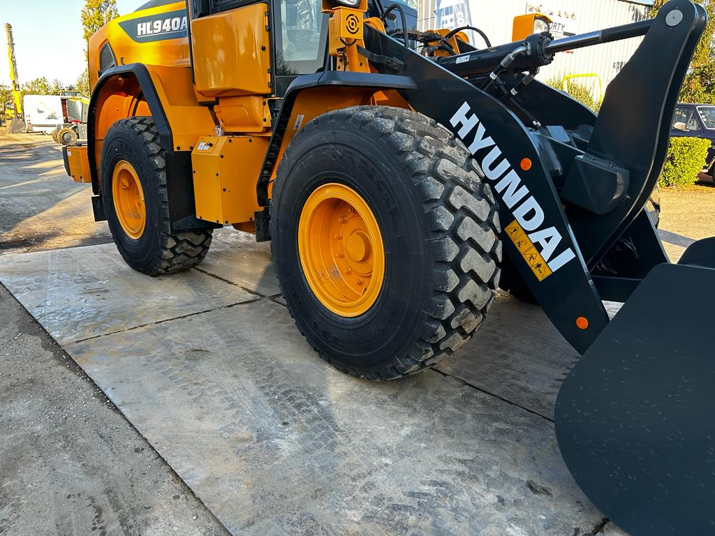 Chargeuse sur pneus HYUNDAI HL940A - CURTY MATÉRIELS
