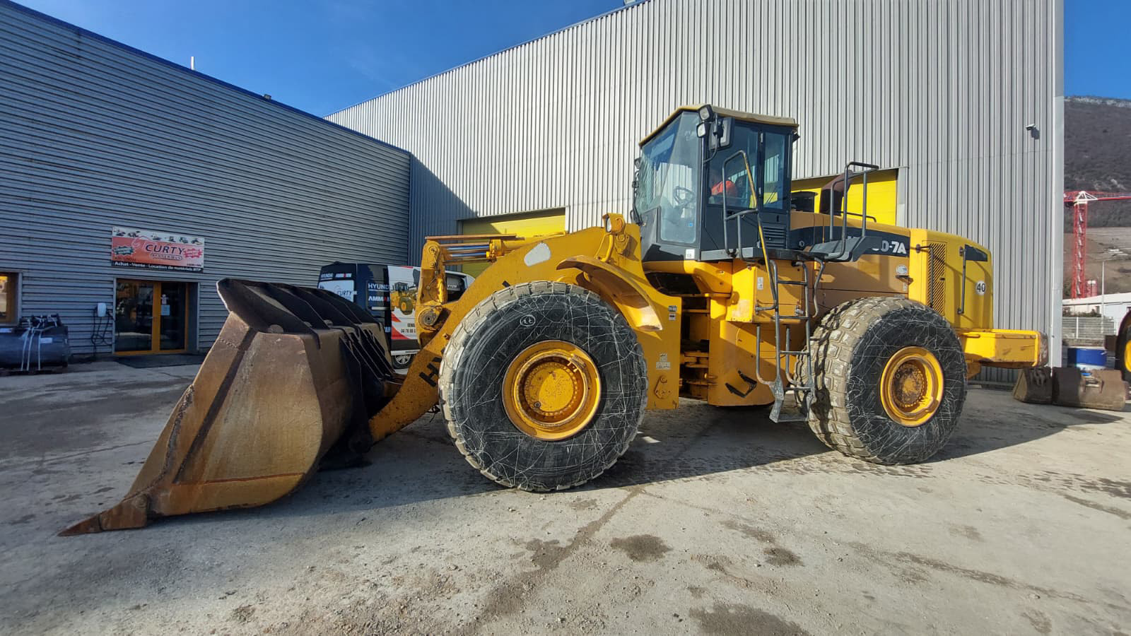 Chargeuse sur pneus occasion HYUNDAI HL780-7A - CURTY MATÉRIELS